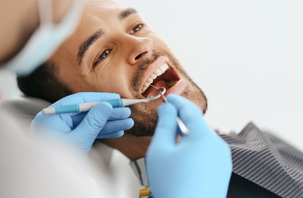 Pros and Cons of Composite Resin Veneers vs. Porcelain